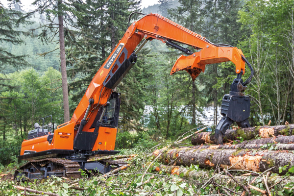 DEVELON Log Loaders/Road Builders » Berchtold Equipment Co., California